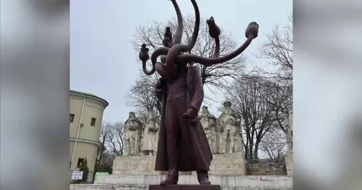 După scandalul cu Hidra o altă statuie din Iași este vandalizată. Ce se ...