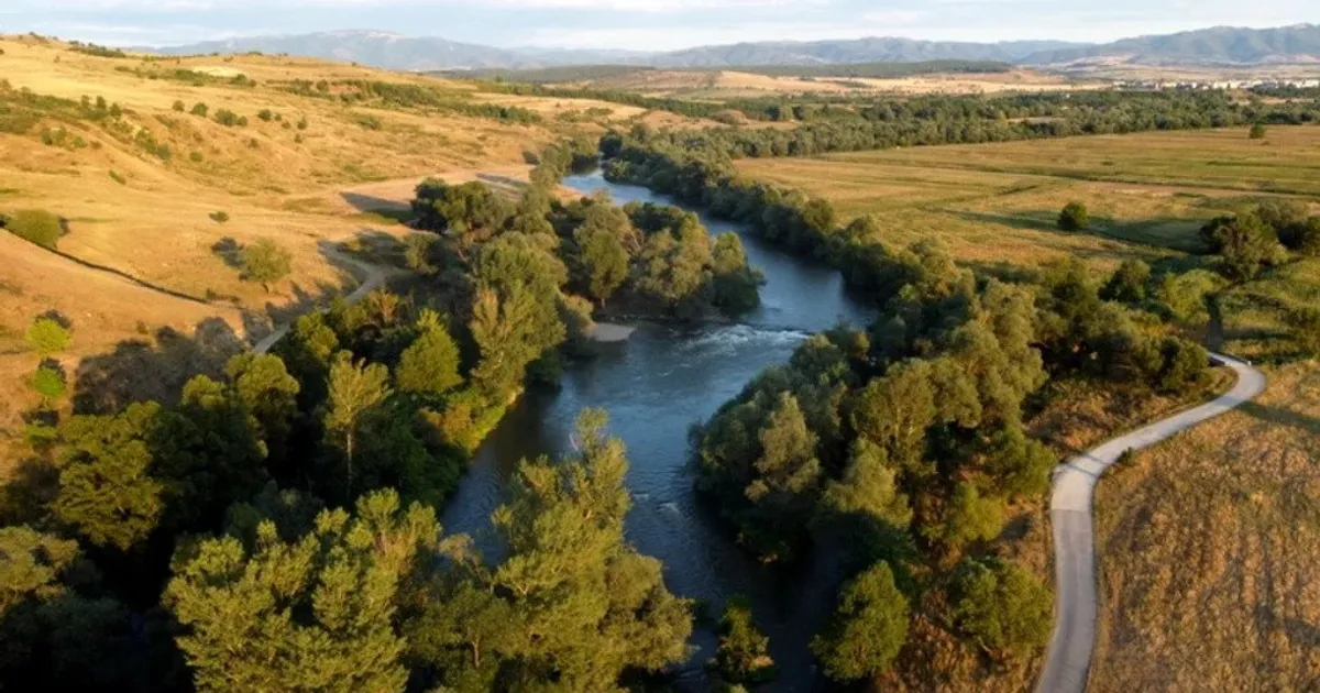 Râul din România pe albia căruia s-ar afla vestita comoară a lui ...