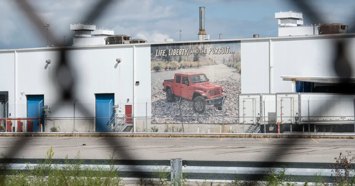 Criza din industria auto: 1.100 de angajați, dați afară de Stellantis ...