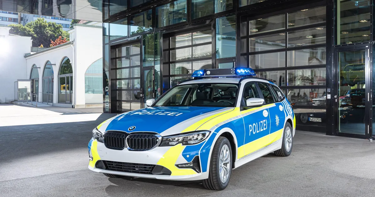 VIDEO Poliția Rutieră nu mai vrea Dacii și VW-uri. Cumpără 600 de BMW ...