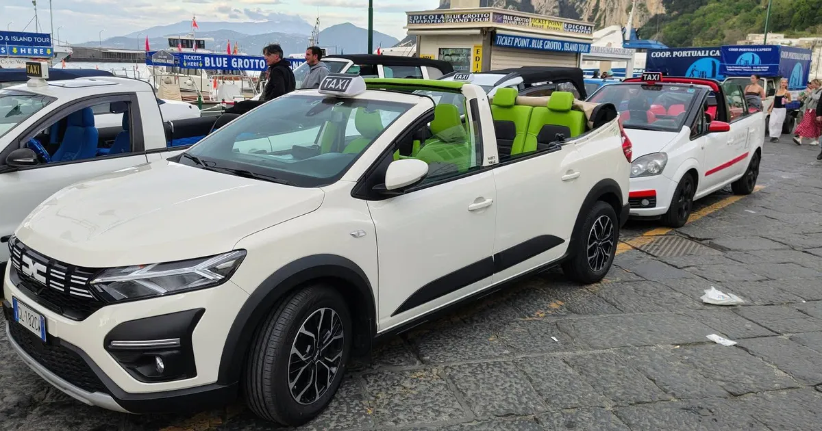 FOTO Modelul Dacia pe care nu-l vezi în România: Are 7 locuri, e ...