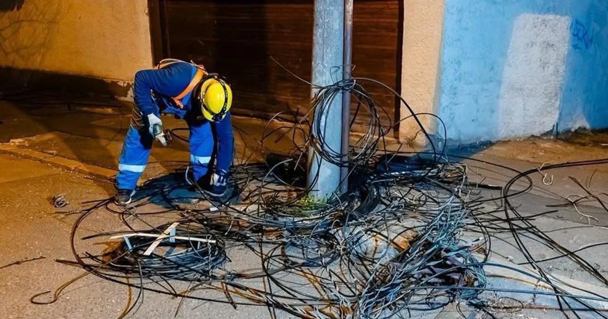 Nicușor Dan: Am eliminat 300 de kilometri de cabluri aeriene de pe ...