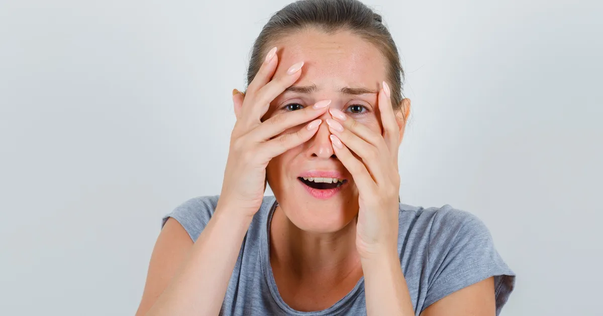 Leacul băbesc cu lingura de lemn care te scapă de ulciorul de la ochi ...