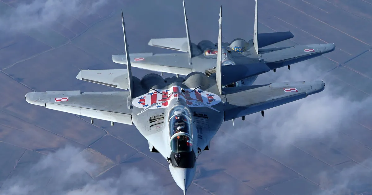 Două avioane de vânătoare poloneze au interceptat un avion rus de ...