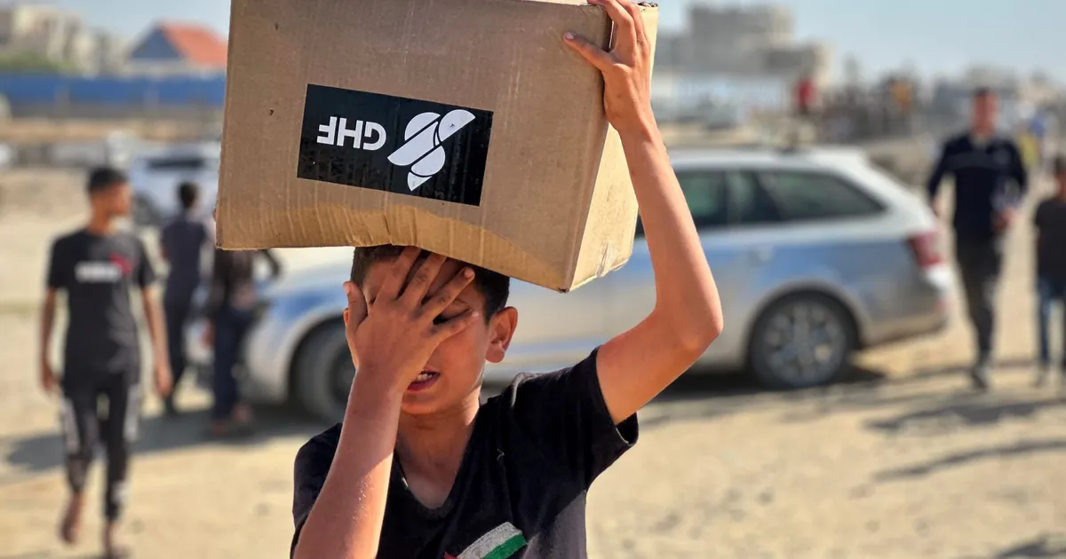 Imagini sfâșietoare din Gaza: copii, femei și bătrâni înfruntă focurile ...