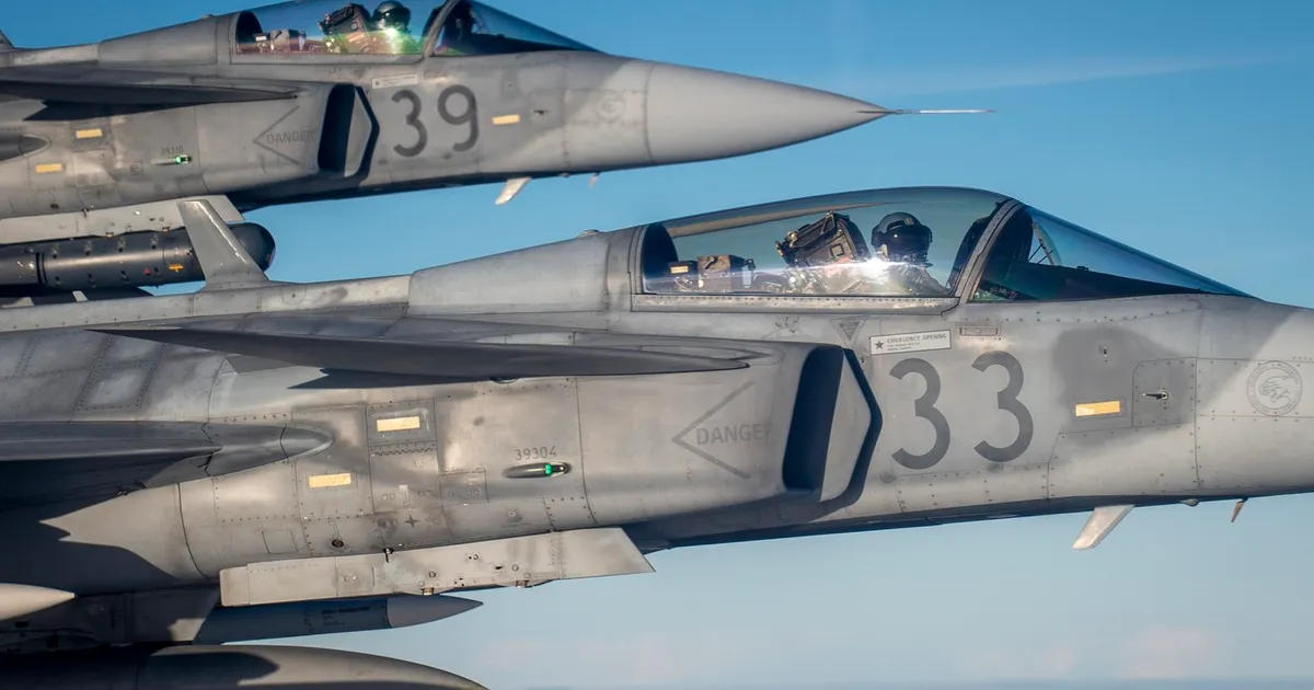 Două avioane Gripen ale Ungariei au înfruntat 5 bombardiere ale Rusiei ...