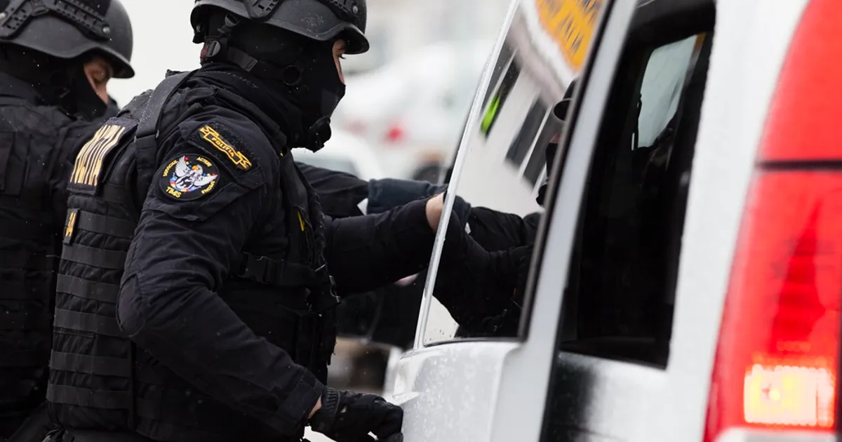 Cine este polițistul care proteja un puternic clan interlop. Cum ...