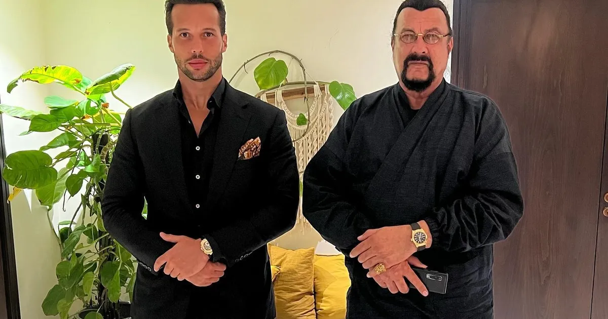 Steven Seagal, tovarăș cu doi frați dubioși care au un videochat în ...