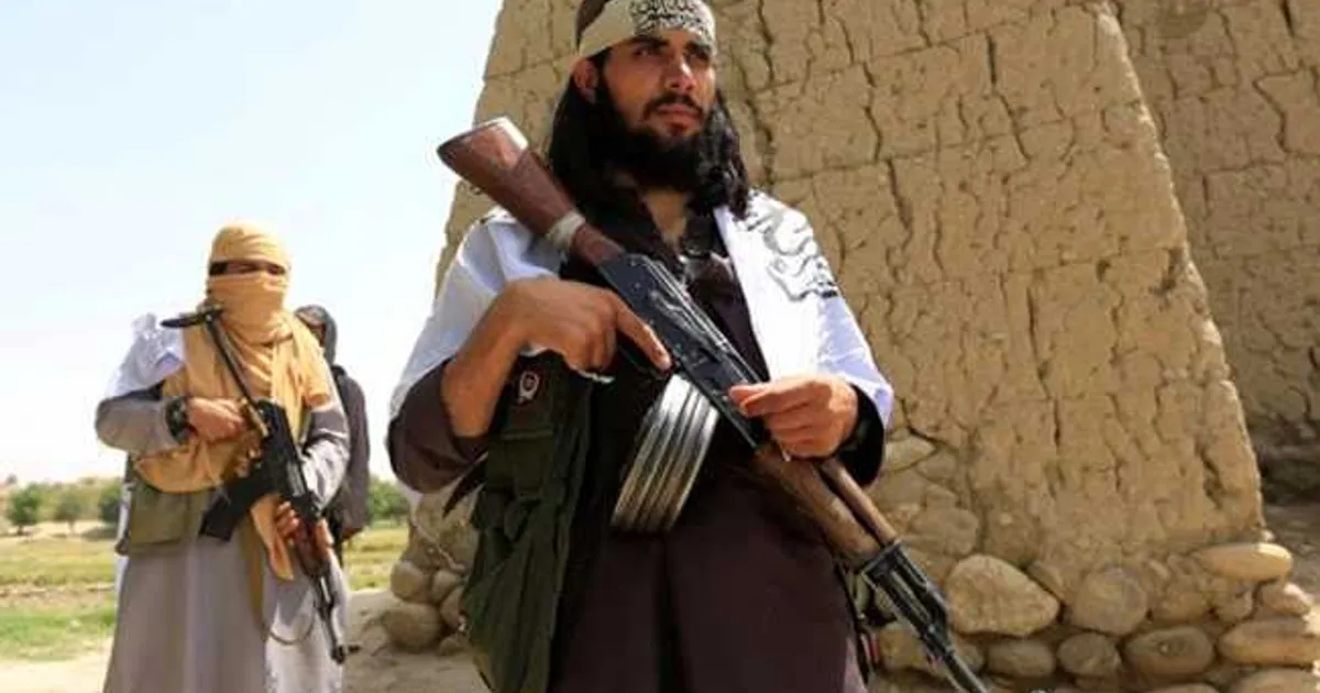 Talibanii au preluat controlul principalului punct de frontieră dintre ...