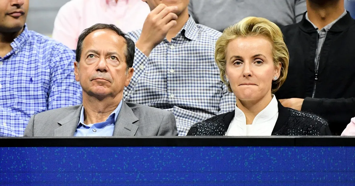 Jenica, soția româncă a miliardarului John Paulson, îi cere soțului ...