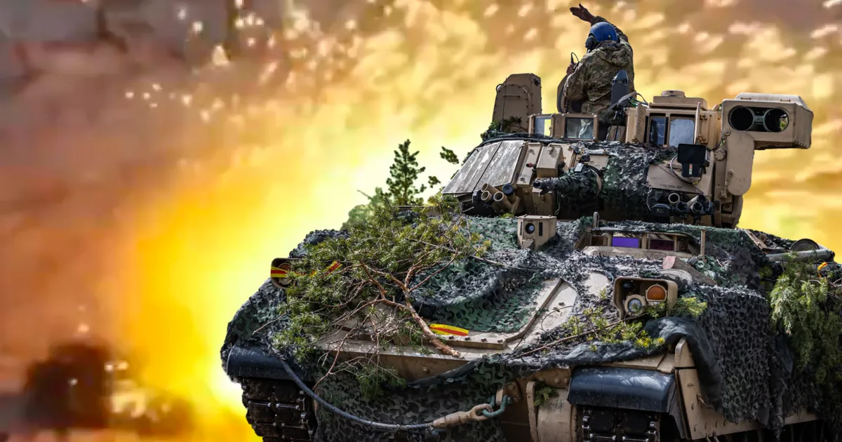 VIDEO Momentul în care un M2 Bradley IFV ucrainean spulberă un tanc ...