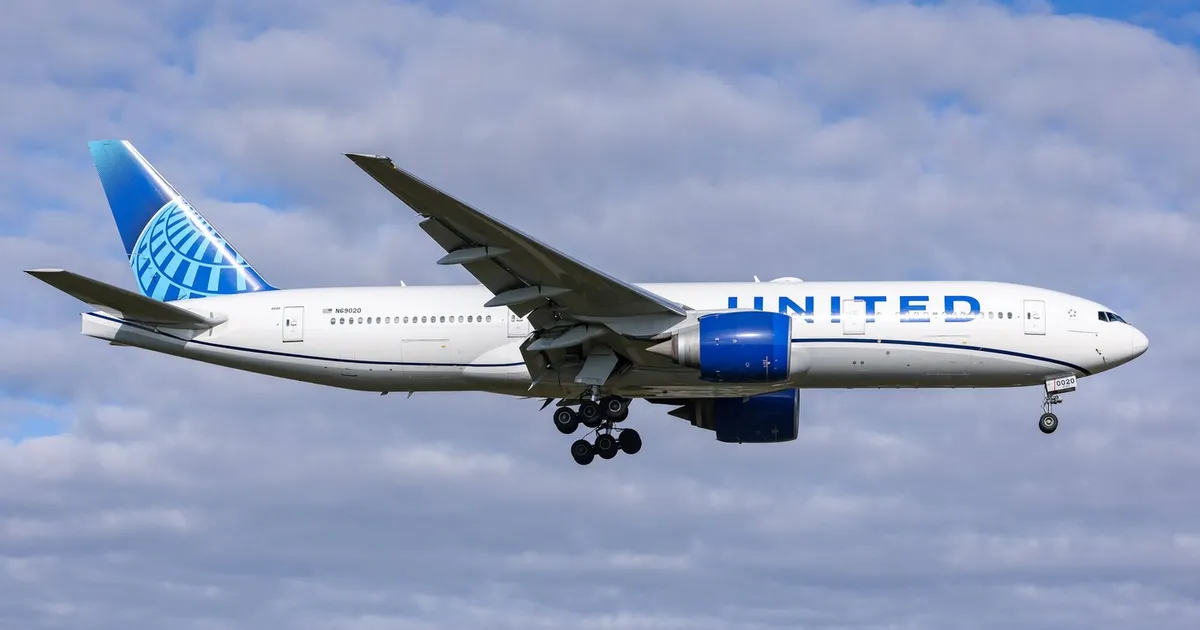 Două avioane s-au ciocnit pe pista aeroportului LaGuardia din New York ...