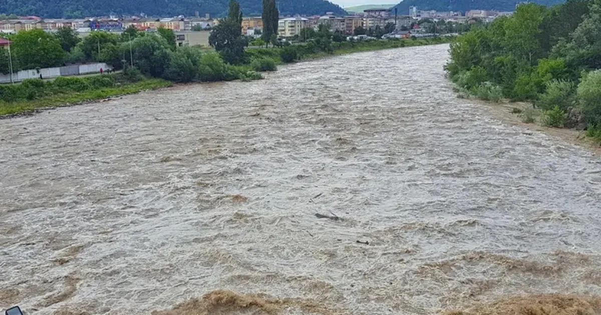 METEO Hidrologii au emis Cod galben de viituri pe râuri din 11 judeţe ...