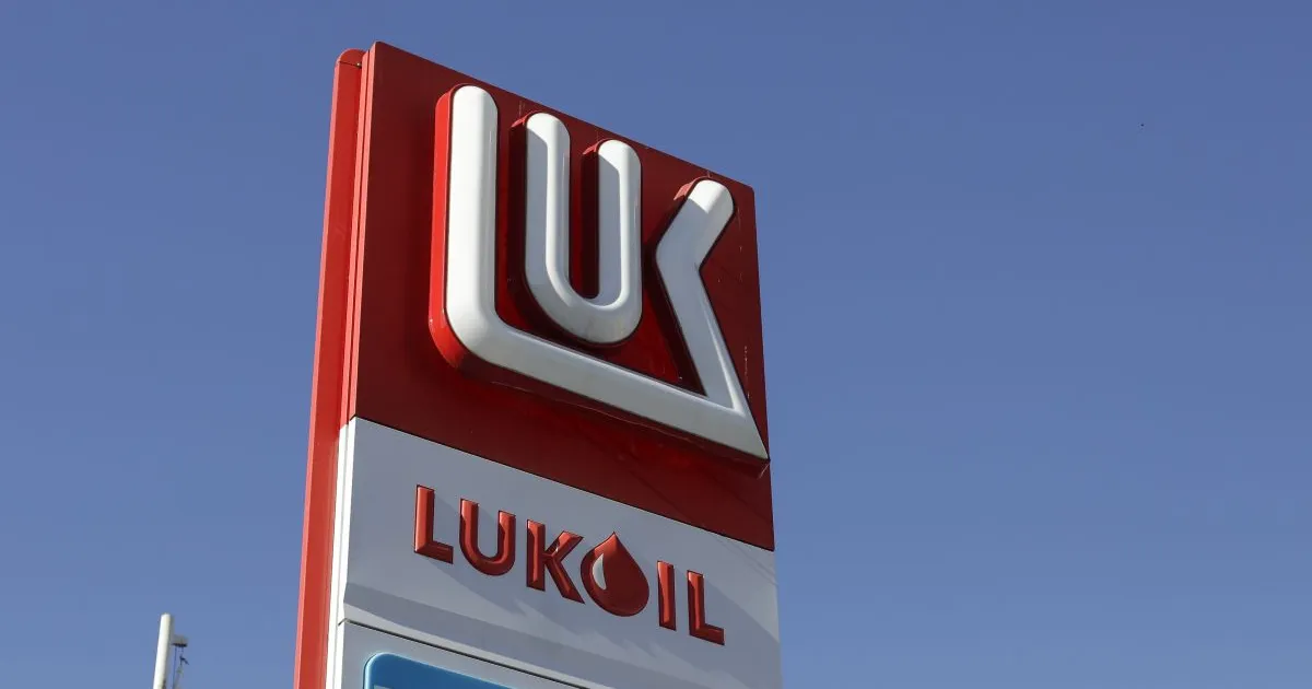 Poate statul român să gestioneze rafinăria şi benzinăriile Lukoil? De ...