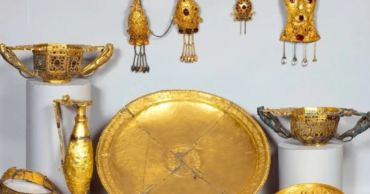 Tezaurul de la Pietroasa, vedeta expoziției din Muzeul Național de ...