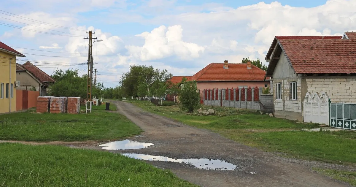 O localitate din România riscă să sară în aer! Ce se află sub pământ ...