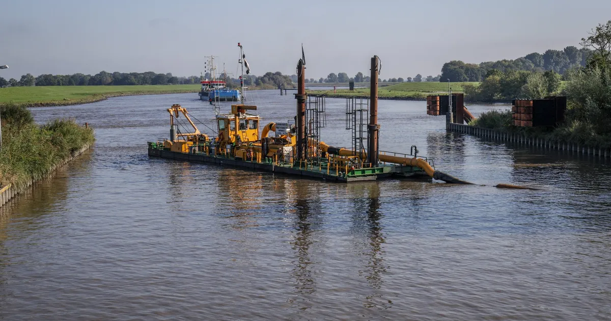 Un dragor a lovit o mină și a explodat pe Dunăre. Canalul Bâstroe ...