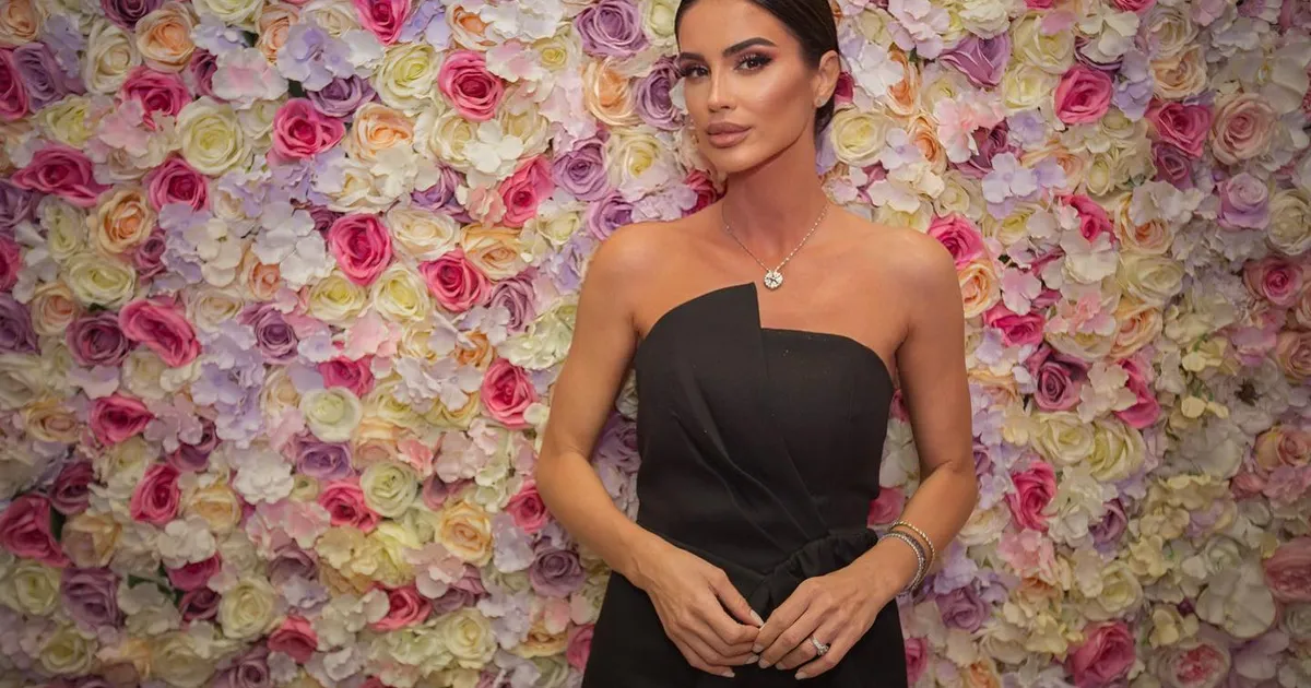 FOTO Fostă „Miss Fotomodel”, pleacă din PRO TV după 15 ani. Bărbatul ...