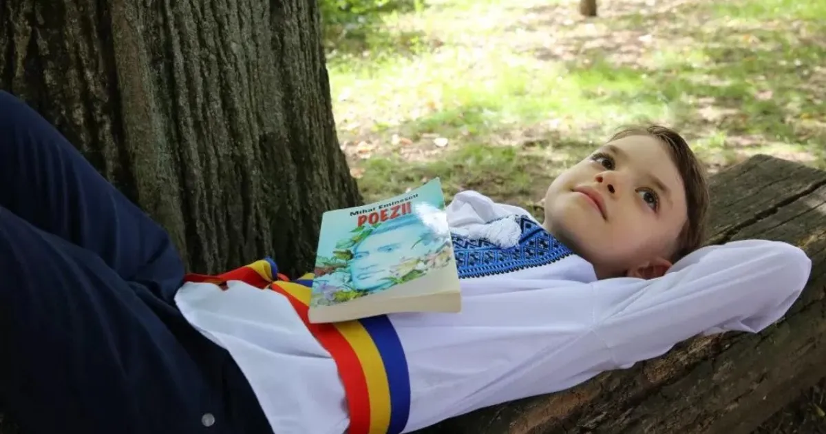 VIDEO Copilul de geniu care la 7 ani recită opere întregi din Eminescu ...