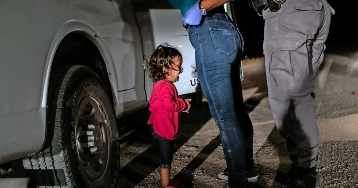 Fotografia Anului 2018: O fetiță din Honduras în lacrimi, la granița ...