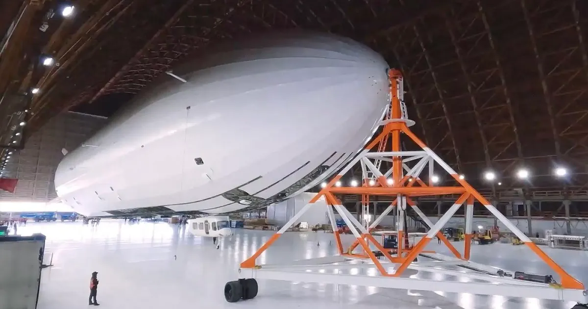 VIDEO Cel mai mare dirijabil din lume, lung cât două avioane Boeing 747 ...