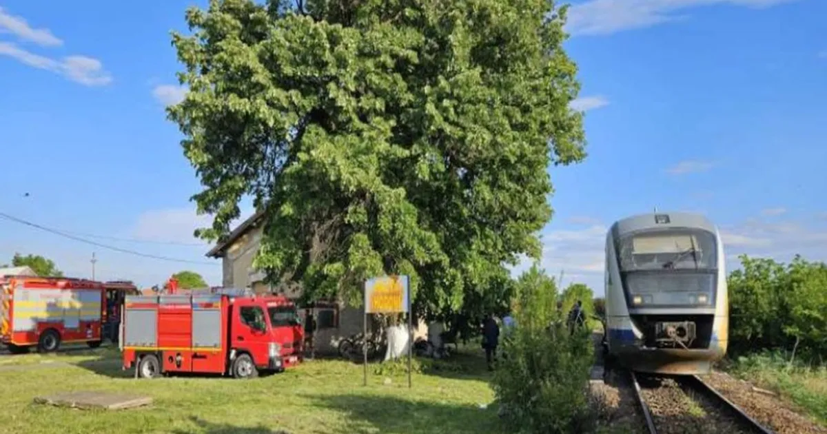 Un tren a luat foc în Timiș! Zeci de persoane călătoreau cu el ...
