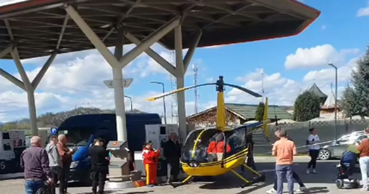VIDEO Un pilot şi-a împins elicopterul până la pompa din benzinărie ...