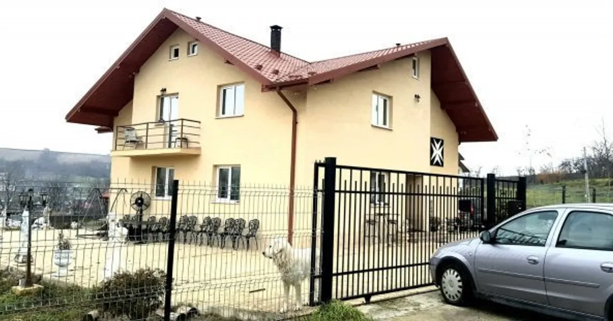 FOTO Casa secretă în care locuiesc fetele sexy la secta-fundație Kasta ...