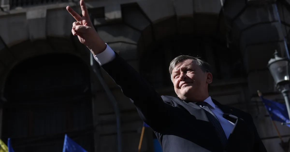 Crin Antonescu ironizează scenariile privind o retragere: „Am fost ...