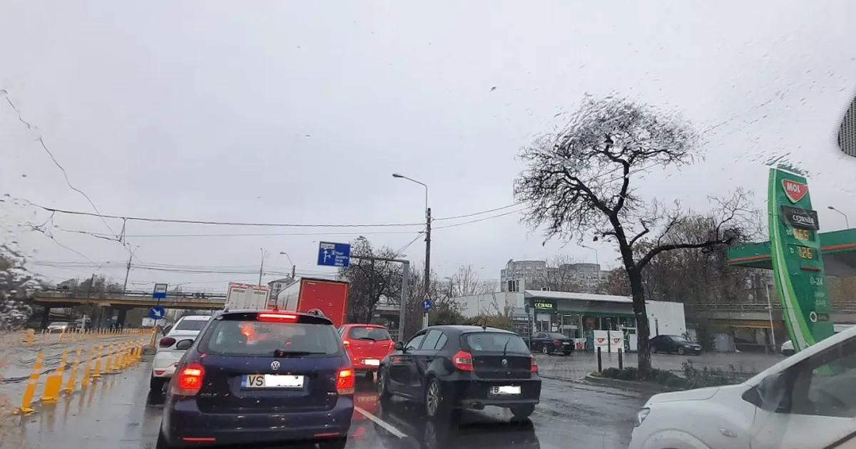 Strada din București unde viteza maximă este de cel mult 1 km/h. ”Pe ...