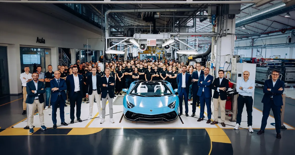 VIDEO Electrificarea pune capăt unei ere: Ultimul supercar Lamborghini ...
