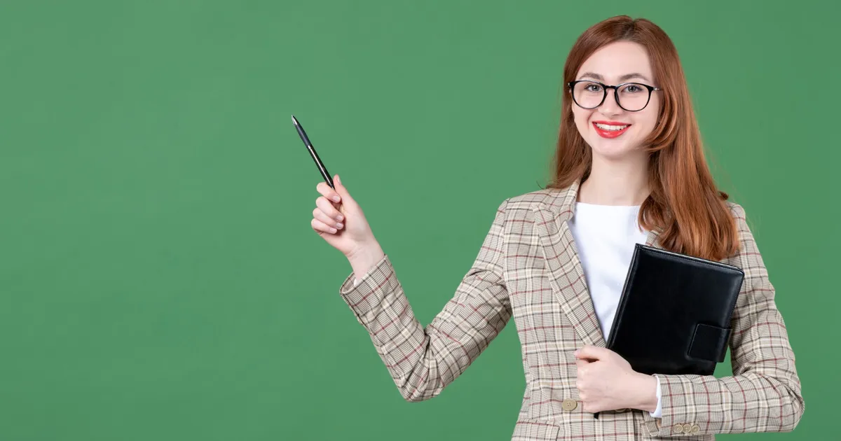 Profesorii ar putea fi plătiți în funcție de performanță. Ce vrea să ...